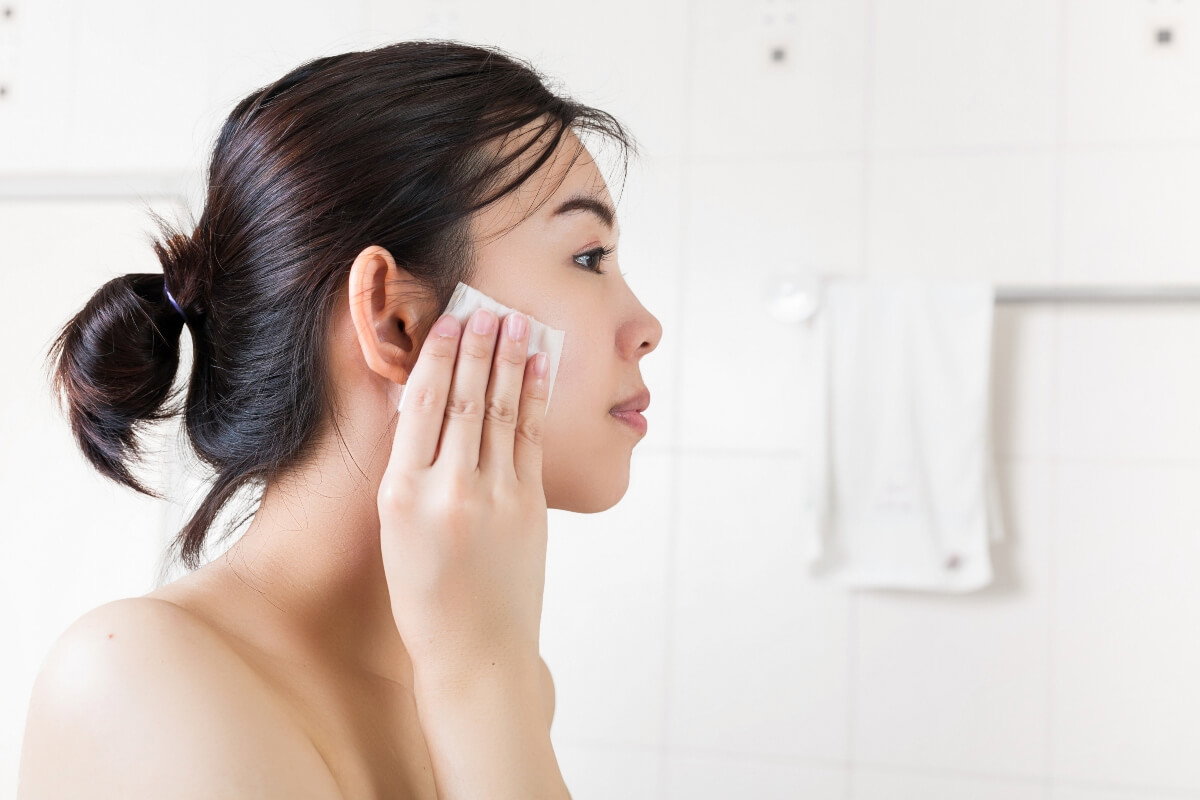 Expert Tells Us What Happens When We Don't Remove Makeup