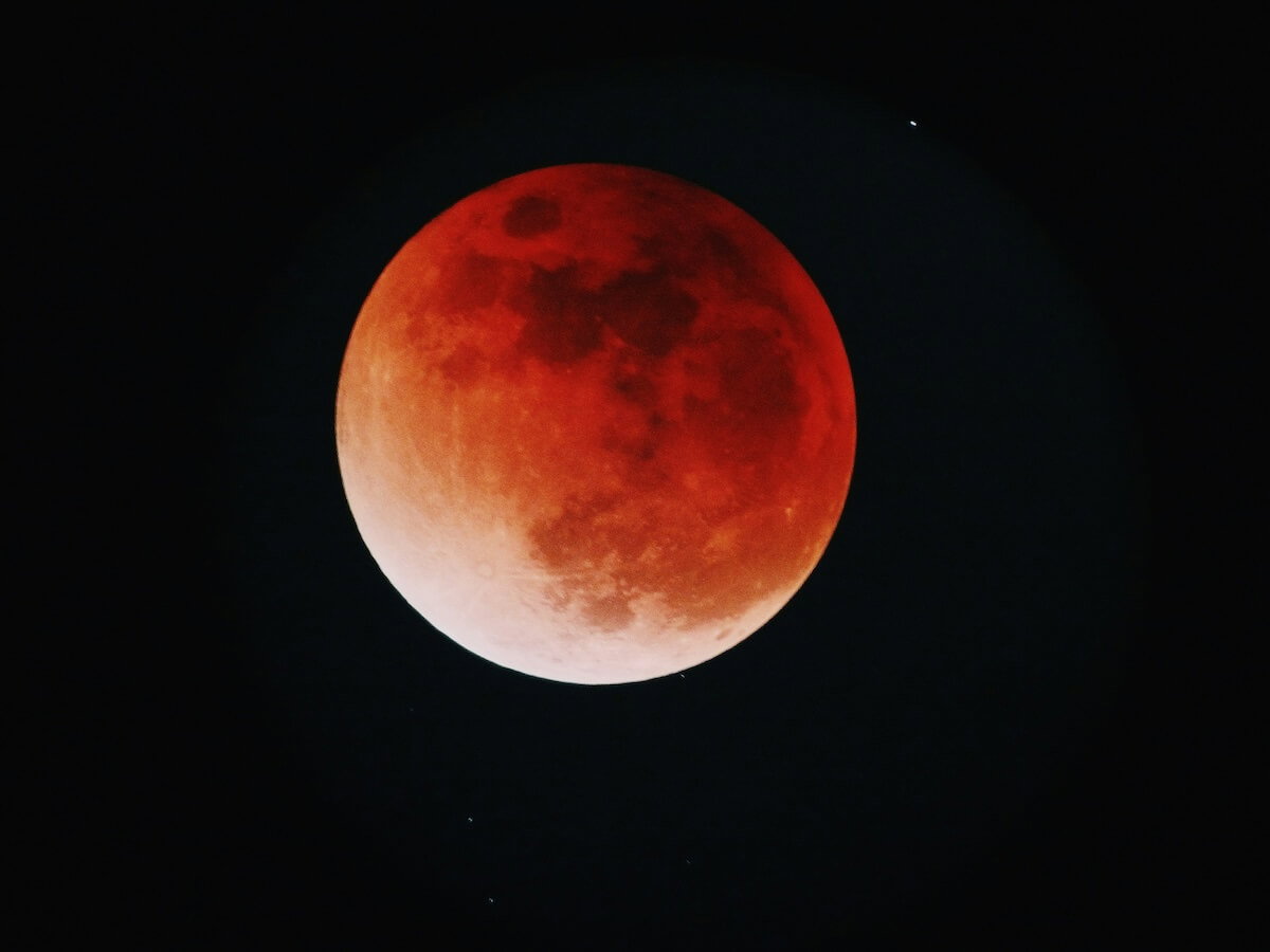 Use These Beautiful Captions for Every Photo of the Total Lunar Eclipse ...