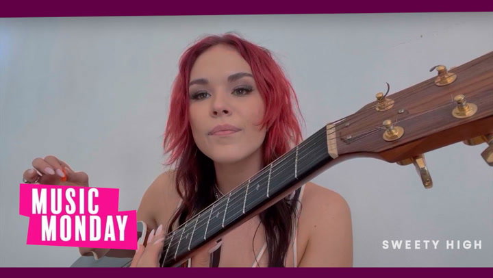 UPSAHL Performs “Into My Body” | Sweety High